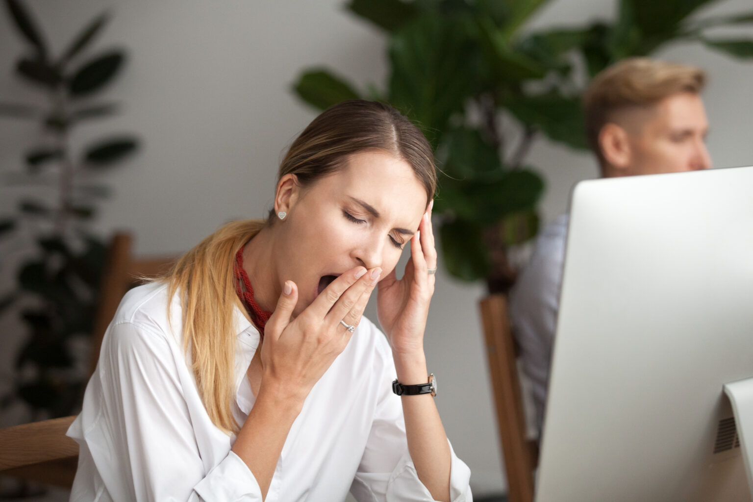 Feeling Sleepy All the Time? 8 Causes and Natural Solutions