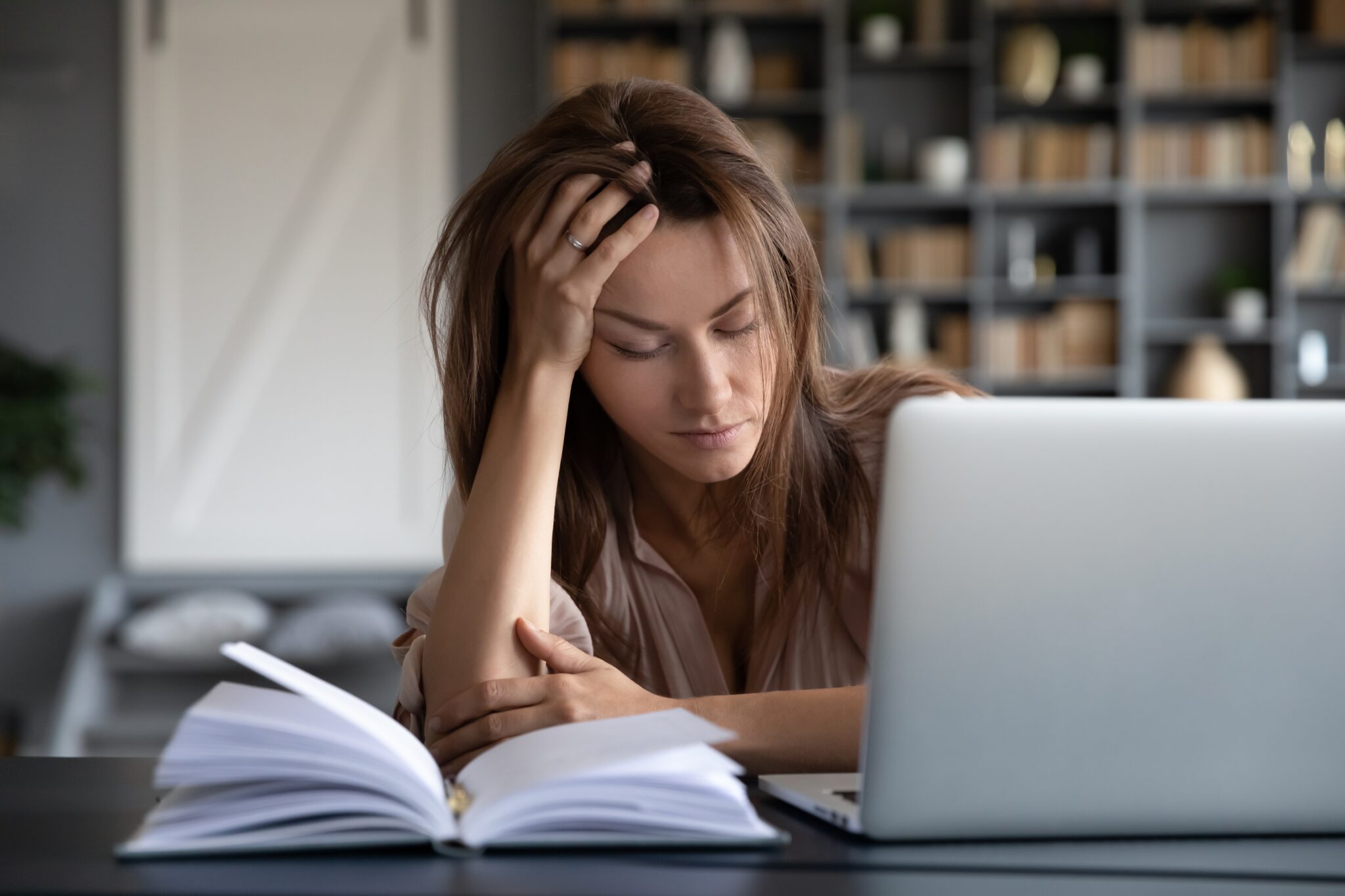Feeling Sleepy All the Time? 8 Causes and Natural Solutions